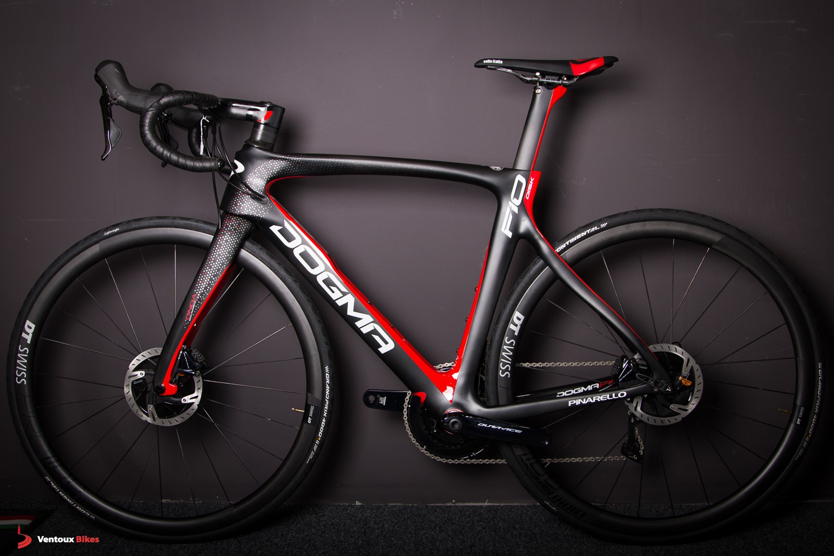 Pinarello F10 Dogma Disc 2019 rouge et noir DuraAce